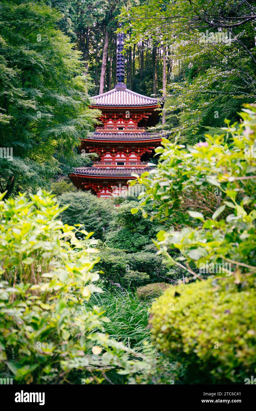 Red temple hi-res stock photography and images - Alamy