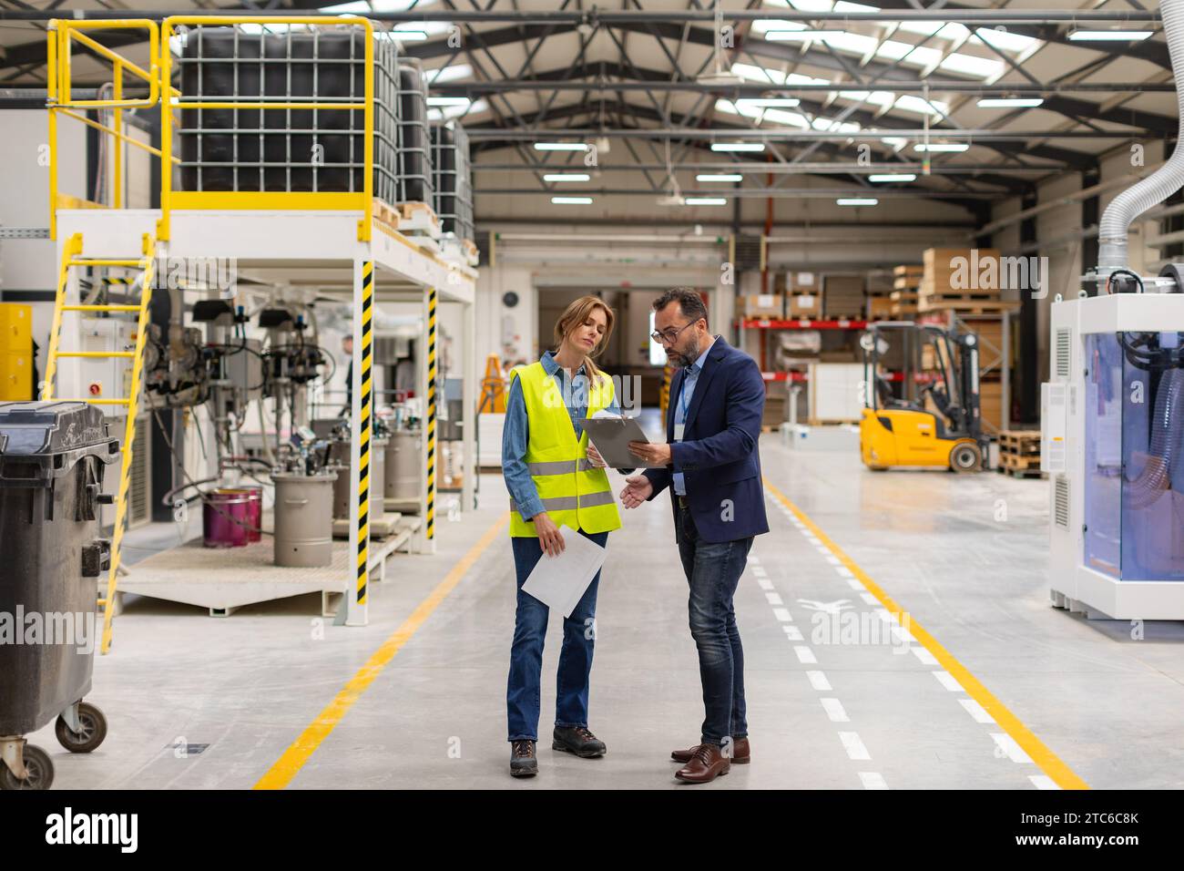 Poor workers factory hi-res stock photography and images - Alamy