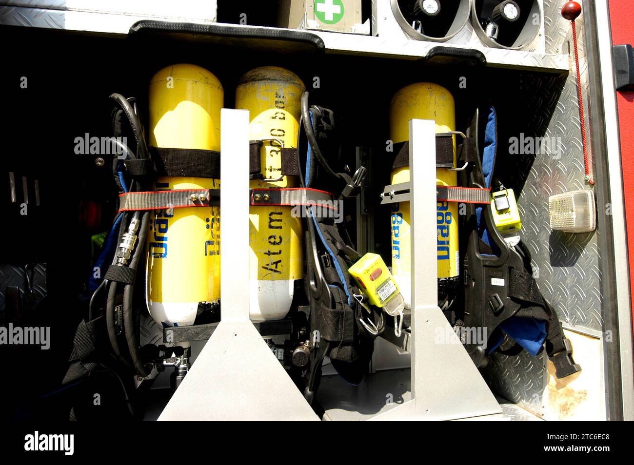 Sauerstoffflaschen bei der Feuerwehr , Deutschland, BLF *** Oxygen ...