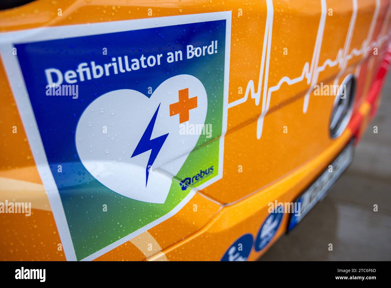 Automated external defibrillator aed sign hi-res stock photography and ...