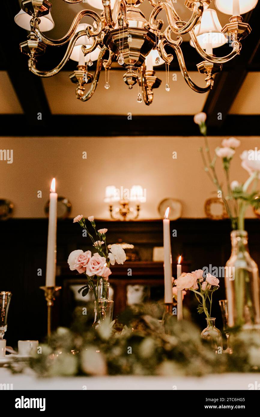 Gold dinner hi-res stock photography and images - Alamy