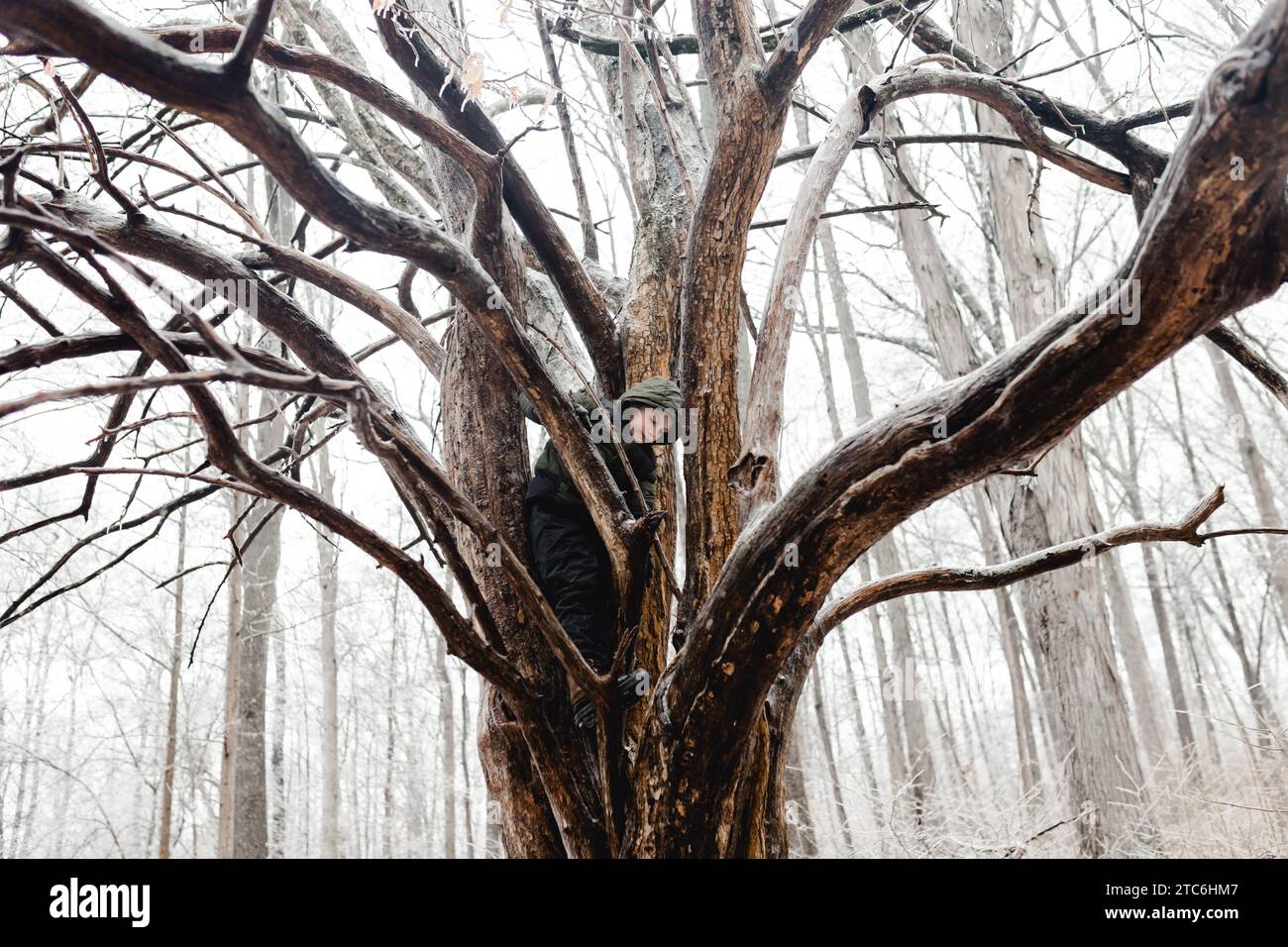Beautiful snowy winter child hi-res stock photography and images - Alamy