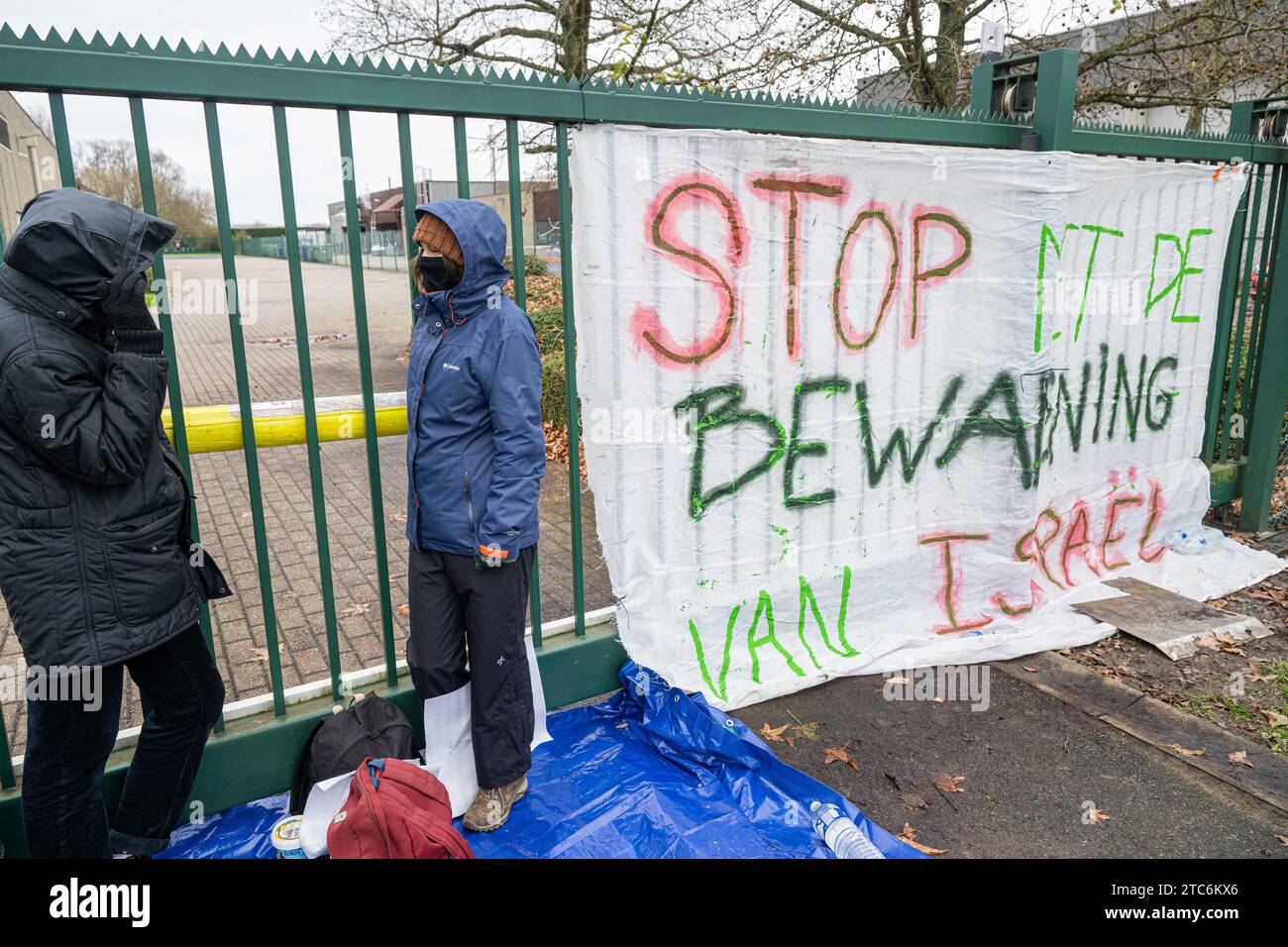 Oudenaarde, Belgium. 11th Dec, 2023. pro-Palestinian activists block ...