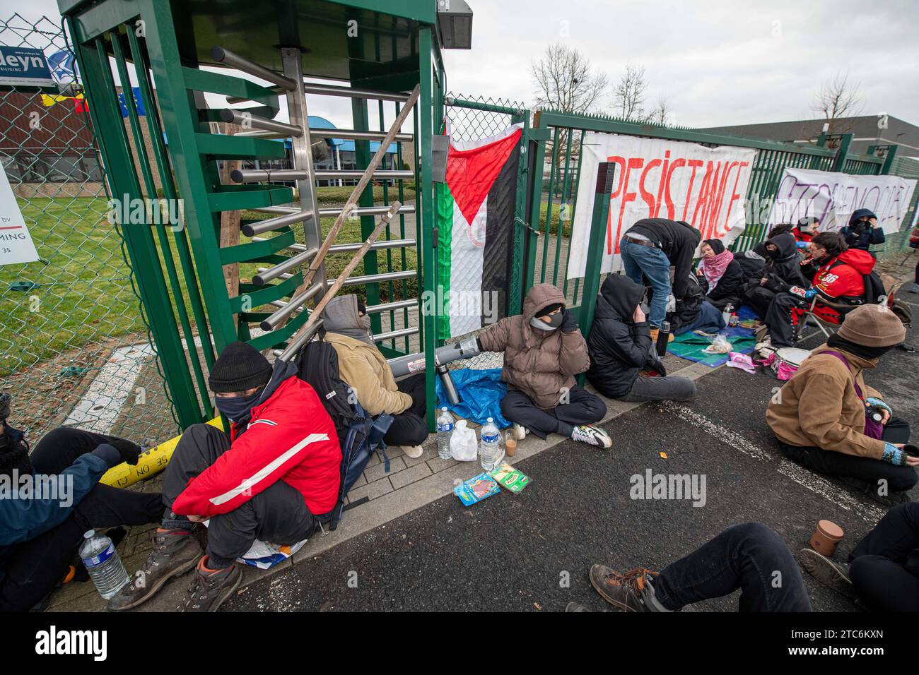Oudenaarde, Belgium. 11th Dec, 2023. pro-Palestinian activists block ...