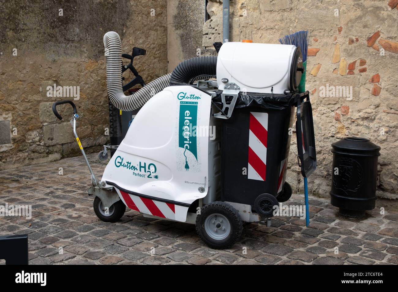 Street vacuum cleaner hi-res stock photography and images - Alamy
