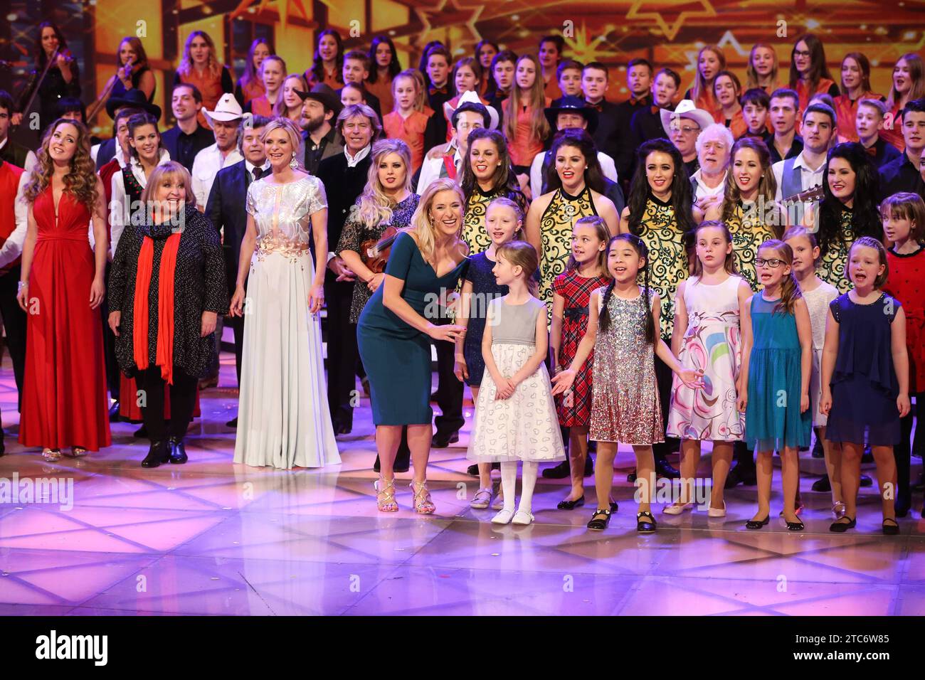 Moderatorin Stefanie Hertel Mi., GER mit allen Kuenstlern - MDR Show ...