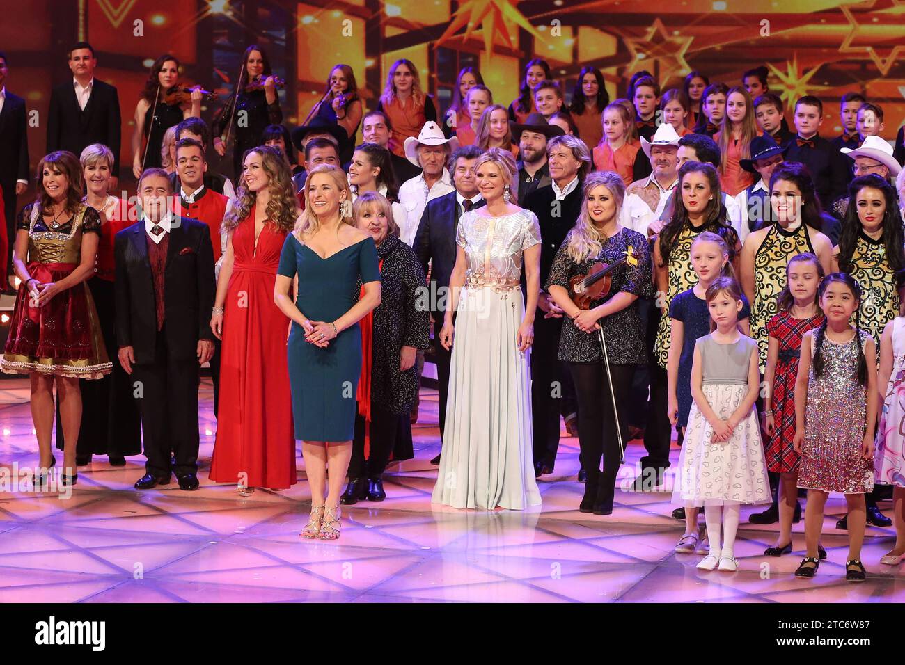 Moderatorin Stefanie Hertel Mi., GER mit allen Kuenstlern - MDR Show ...