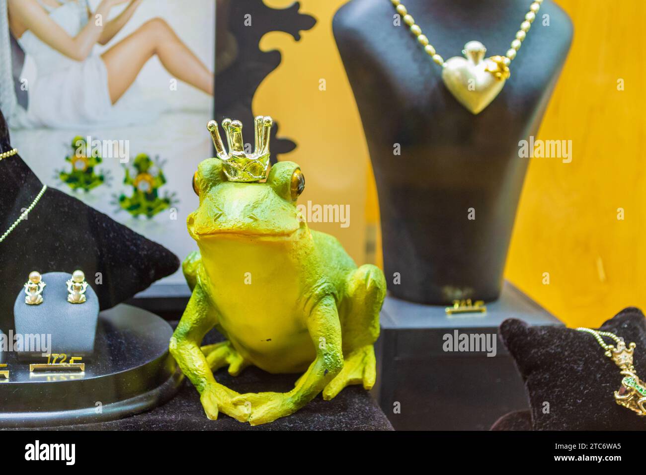 Figurine of a green frog in a Royal crown. Crowned green frog jewelry ...