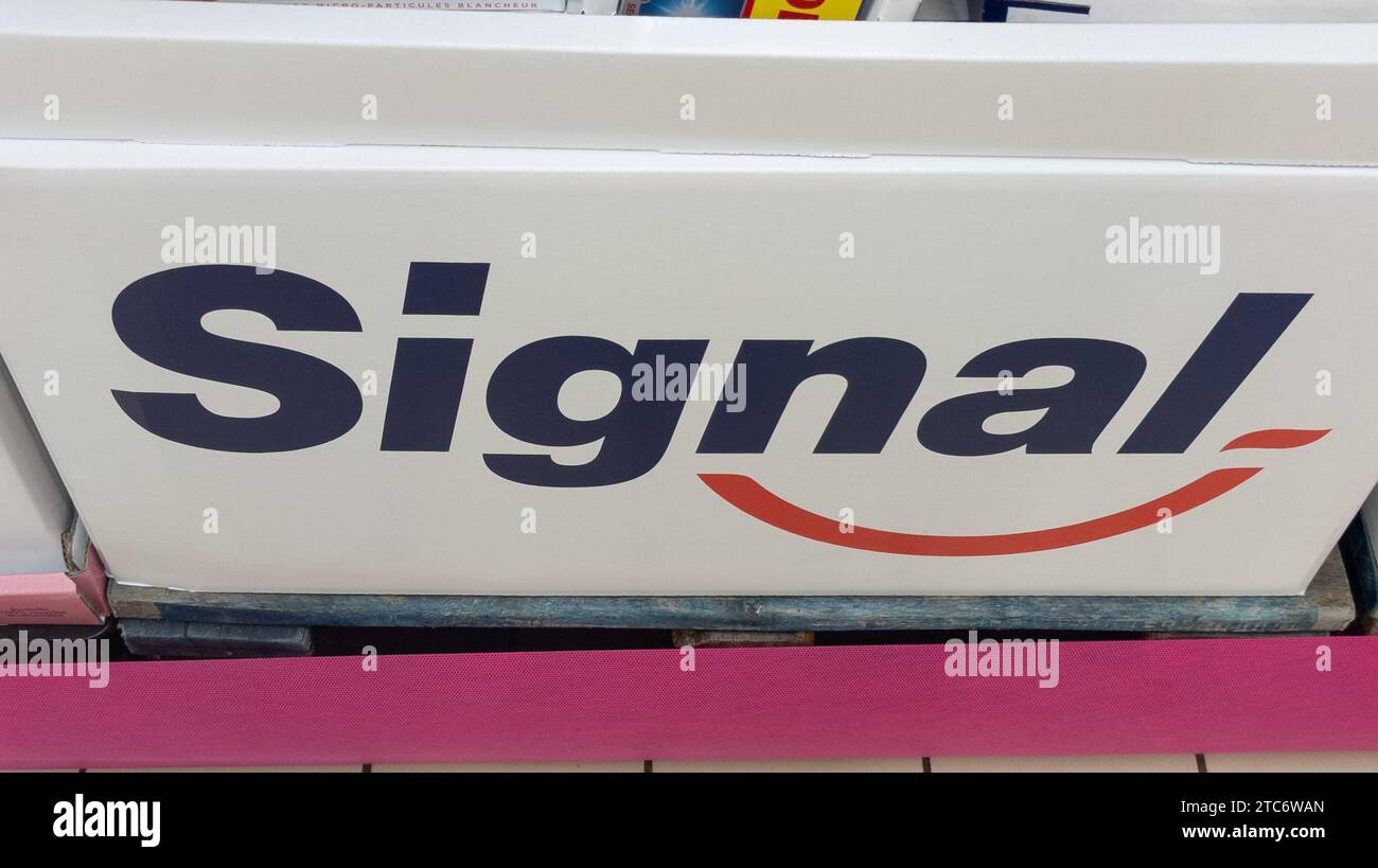 Bordeaux , France - 11 07 2023 : Signal toothpaste and toothbrush logo ...