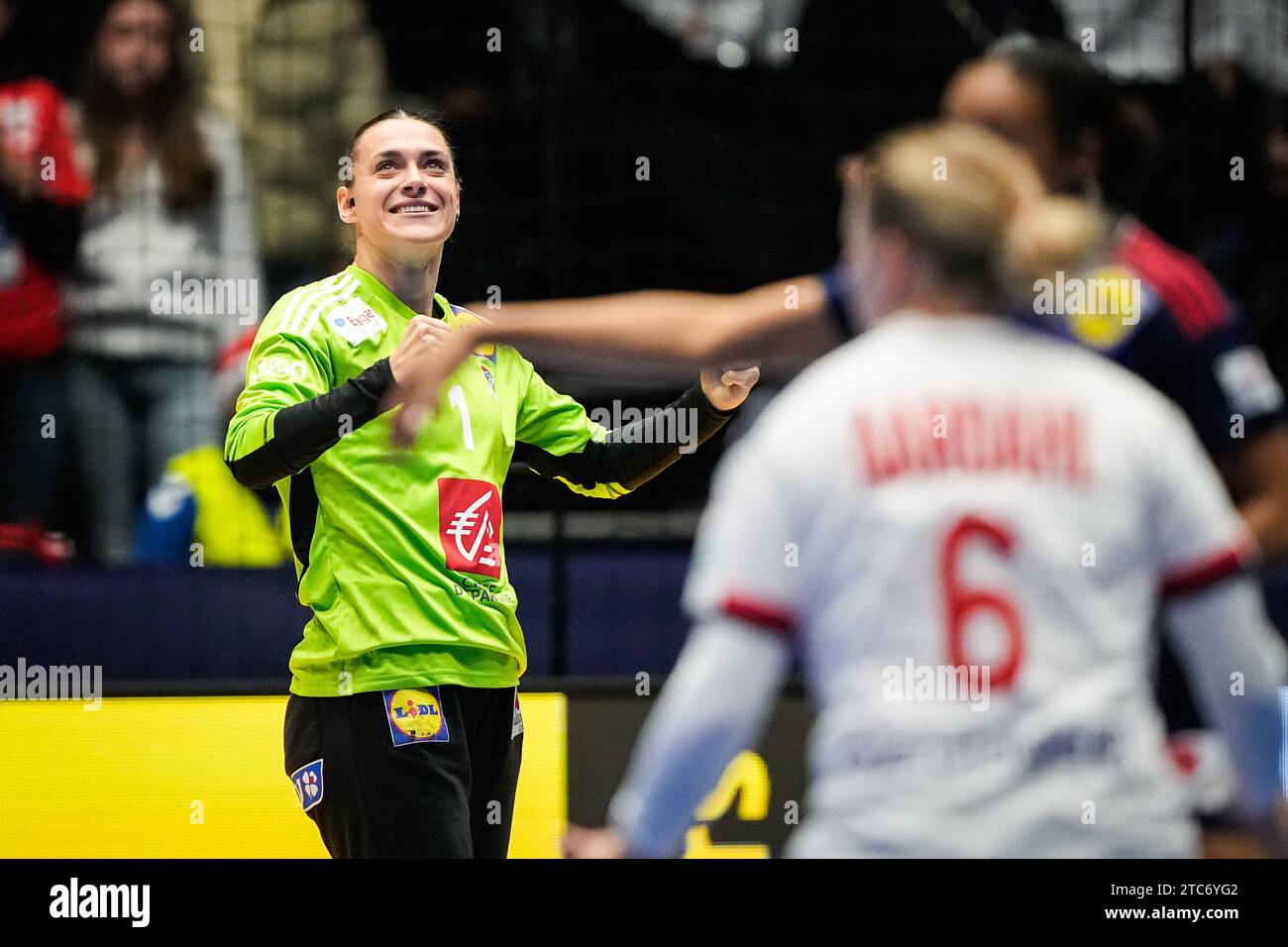 Trondheim 20231210.France's goalkeeper Laura Glauser saves the last ...
