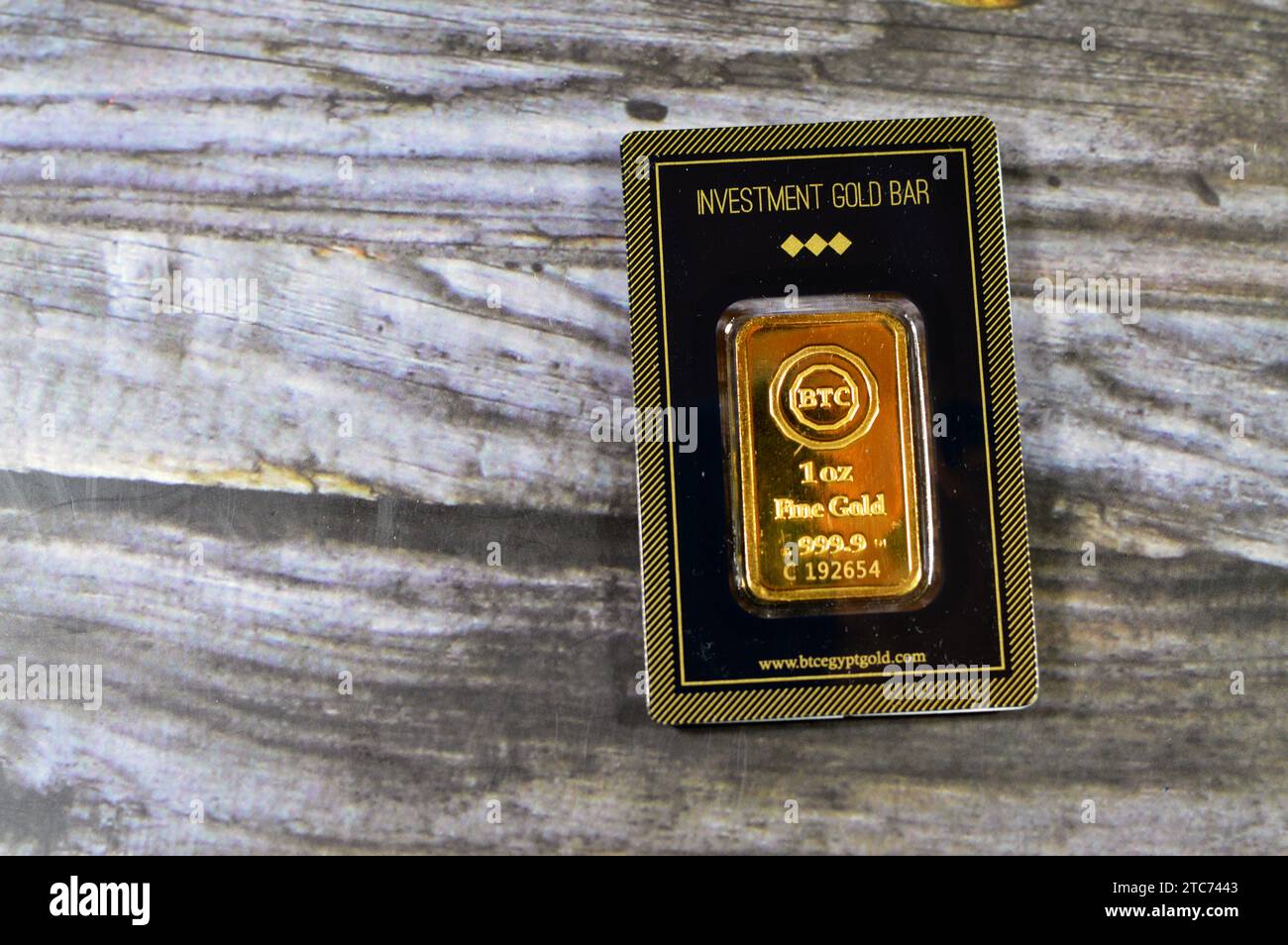 1 oz gold bar hi-res stock photography and images - Alamy