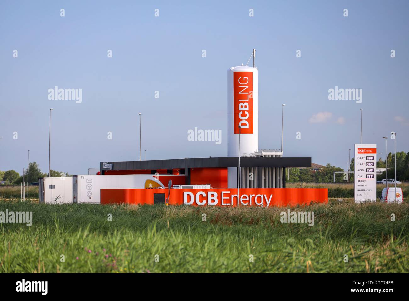 Hydrogen and LNG pump station for cars and trucks in the Netherlands ...