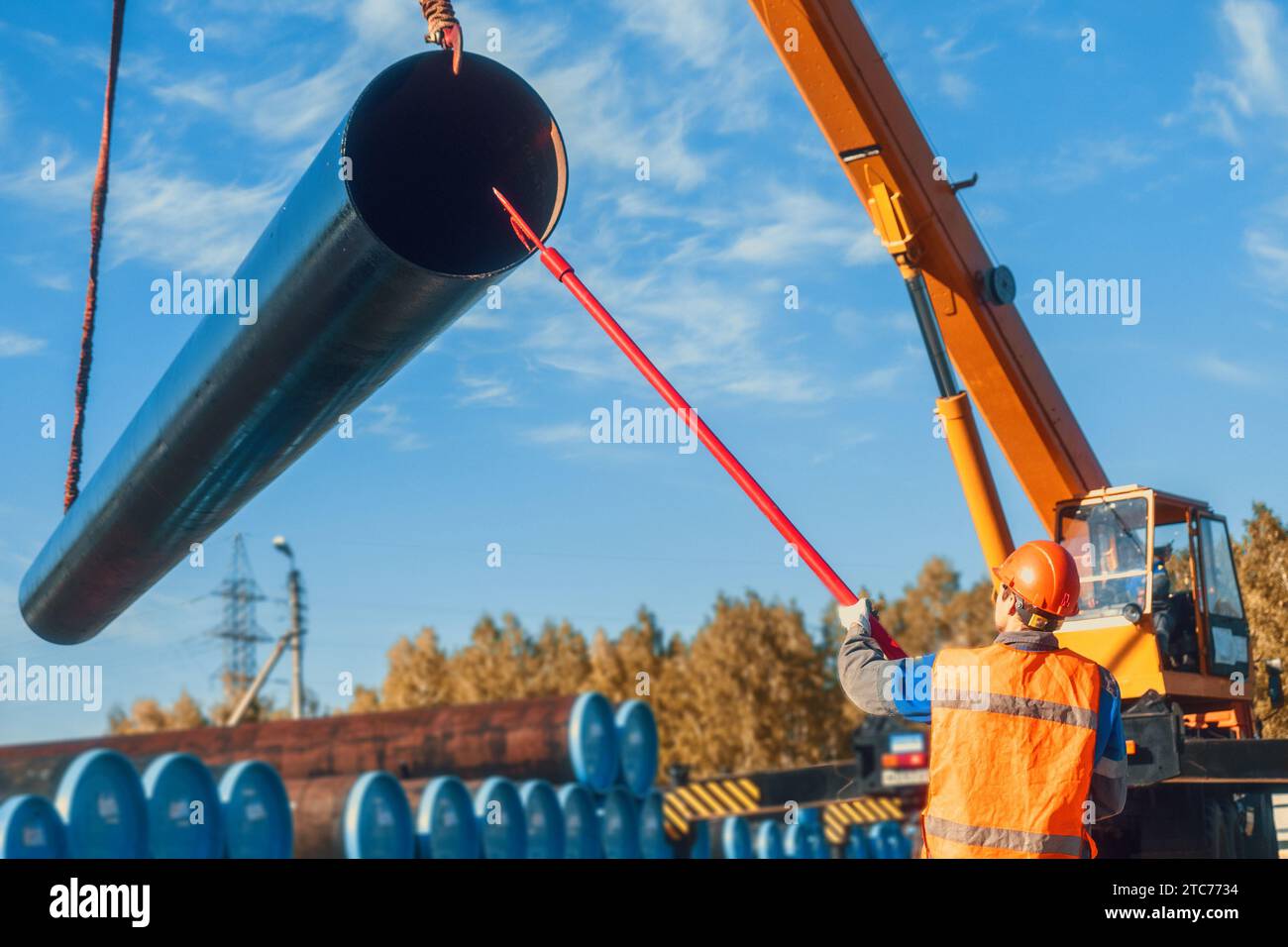 Crane moving pipe hi-res stock photography and images - Alamy