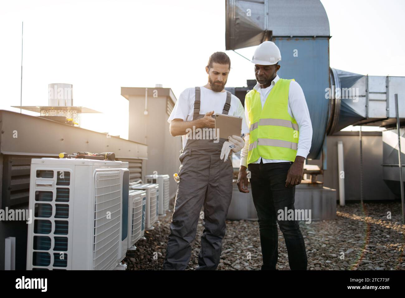 African american supervisor hi-res stock photography and images - Alamy