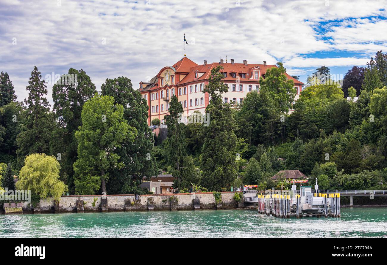 Schloss Mainau Das Schloss Mainau vom Bodensee aus gesehen. Insel ...