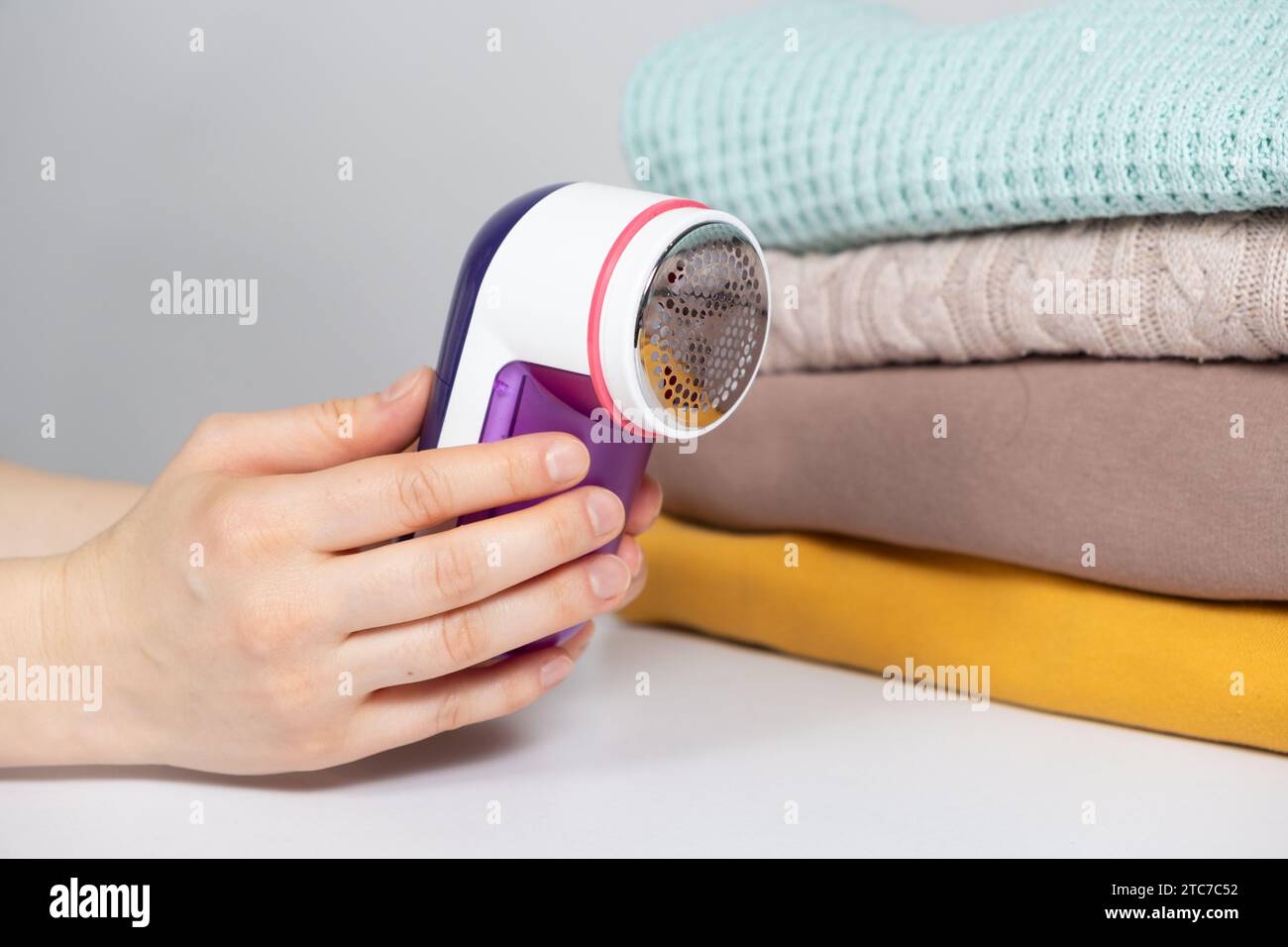 Electric Portable Clothes Pill Remover, Clothing Care Devices Stock ...