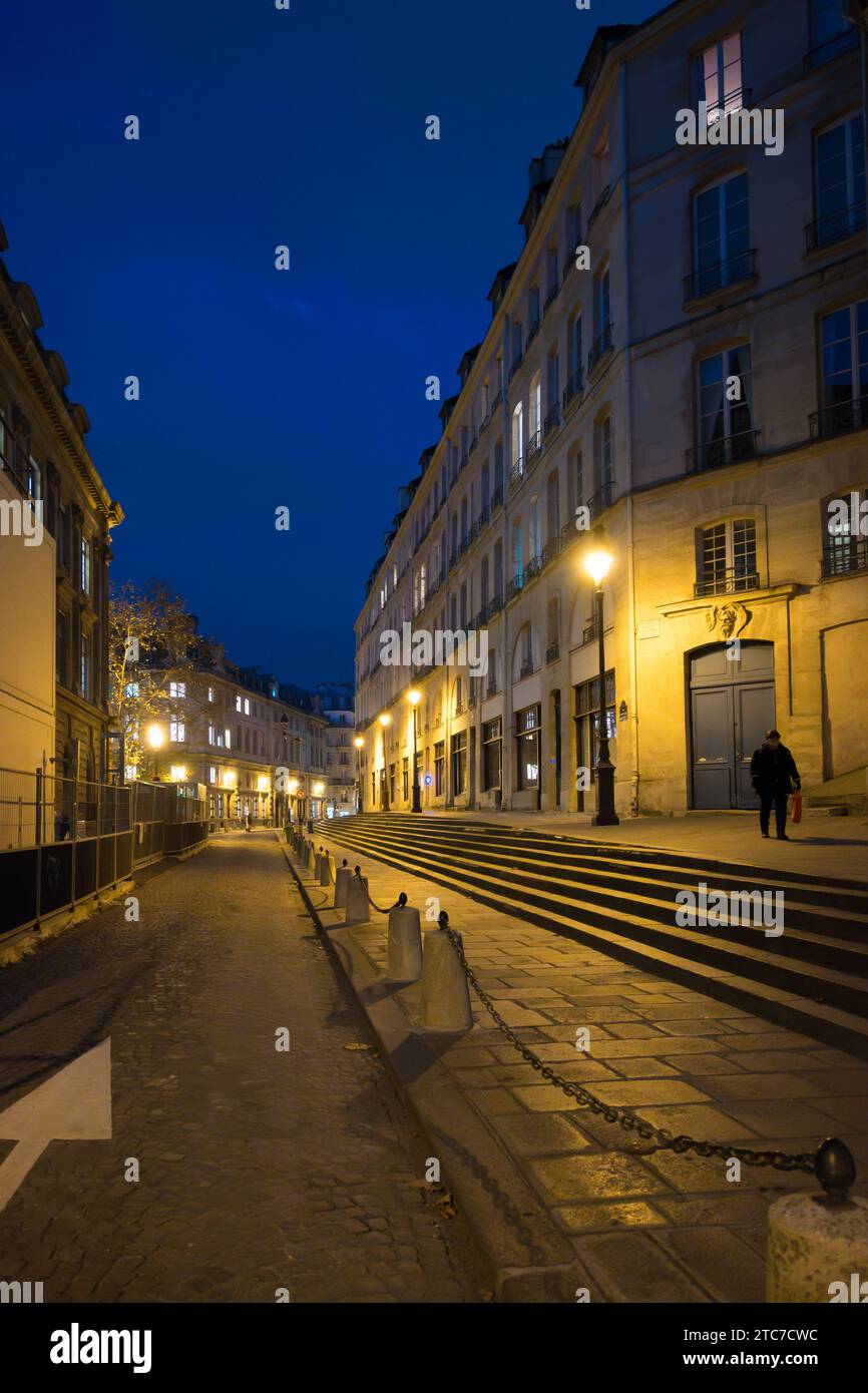 Paris street night hi-res stock photography and images - Alamy