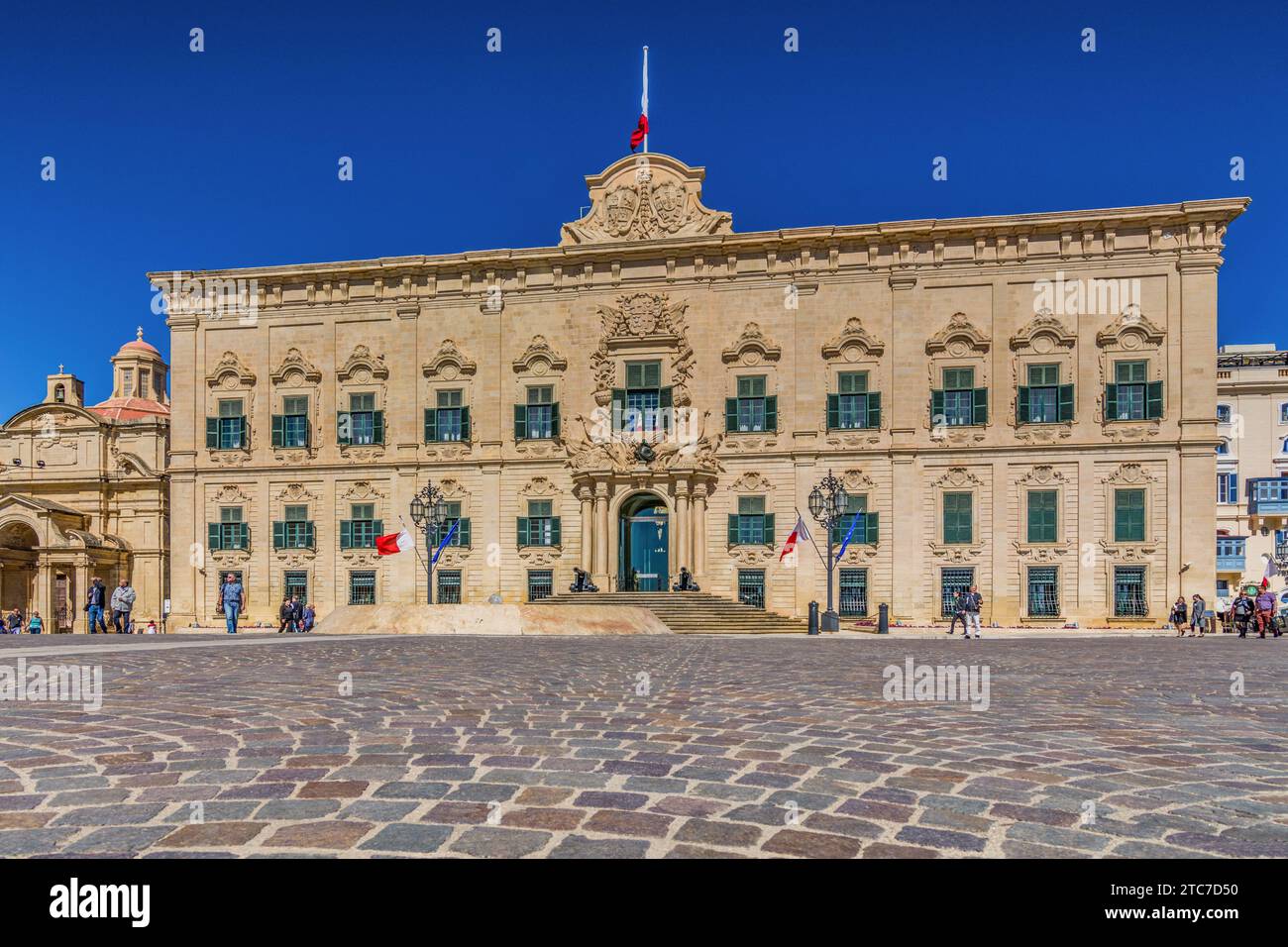 Valletta style hi-res stock photography and images - Alamy