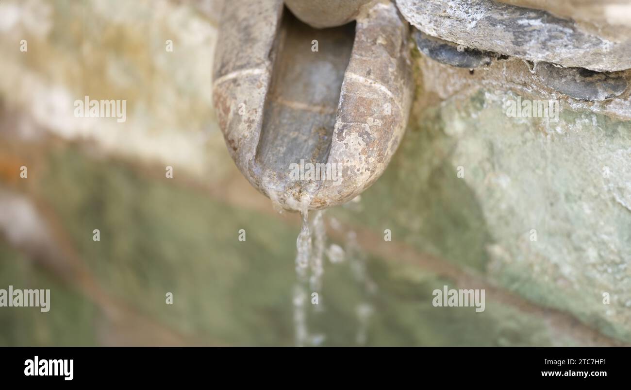 Vintage water feature hi-res stock photography and images - Alamy