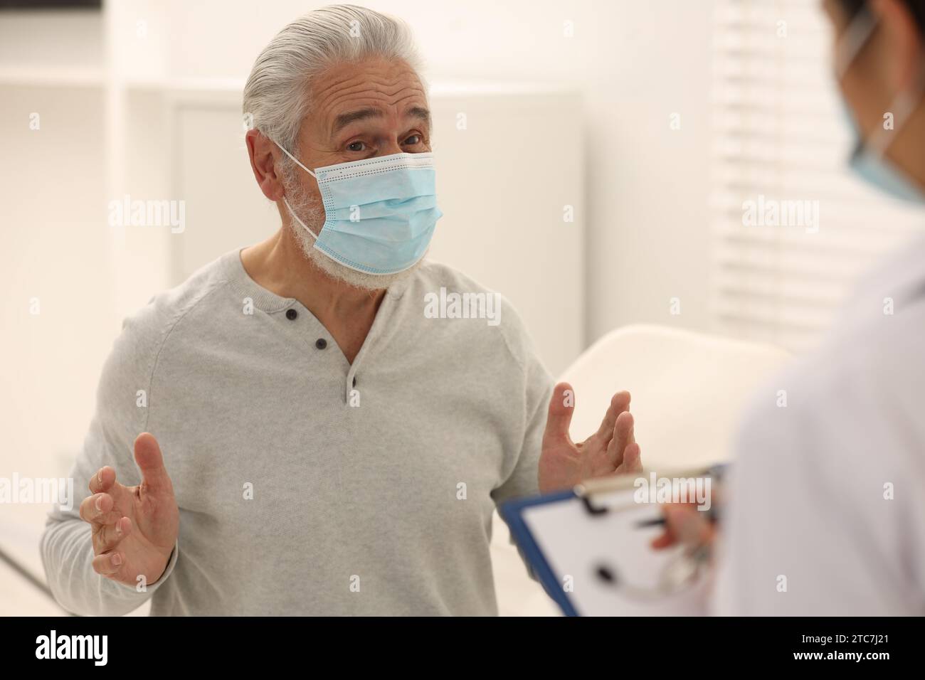 Nursing home elderly nurse mask hi-res stock photography and images - Alamy
