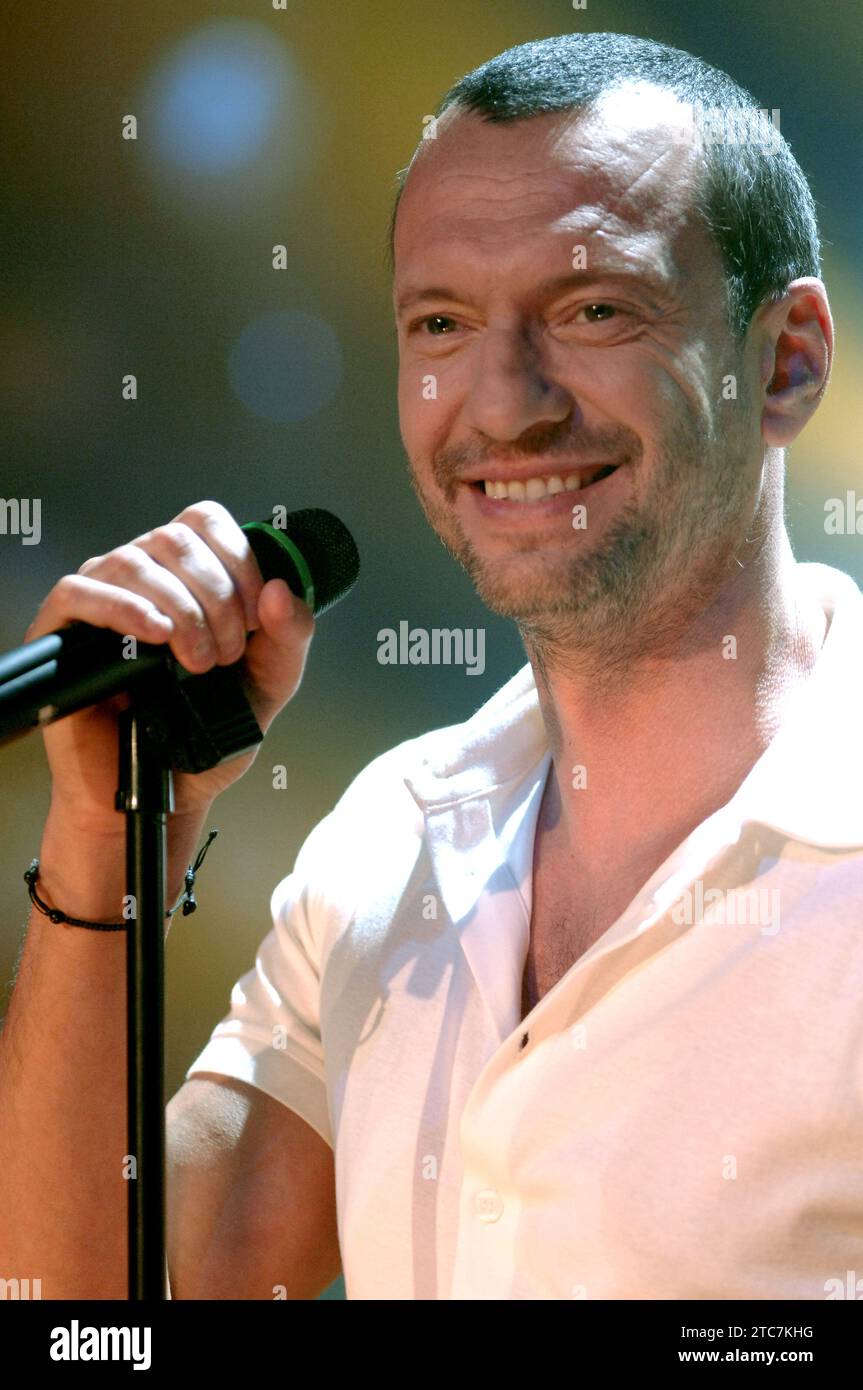 Biagio antonacci cd live hi-res stock photography and images - Alamy