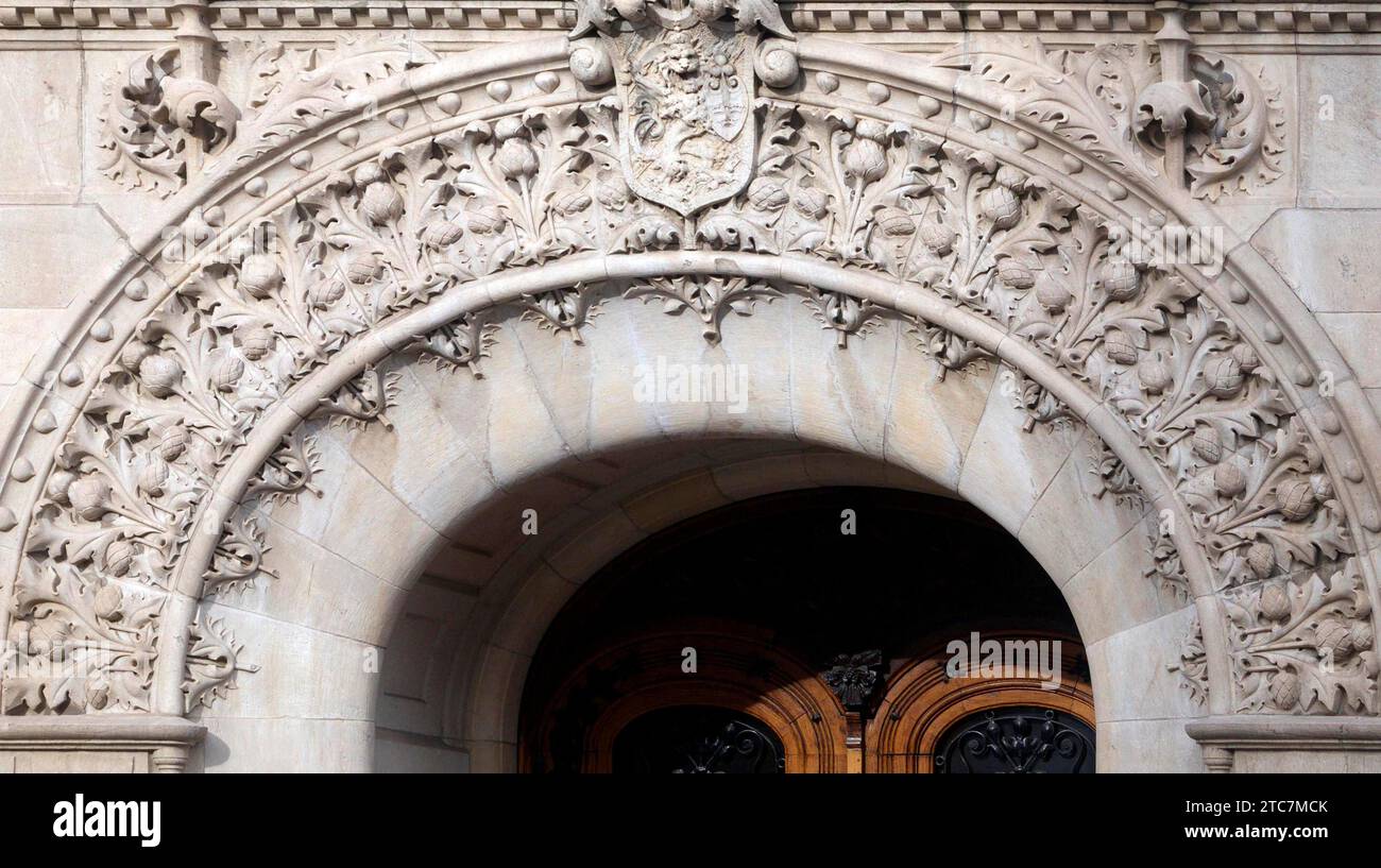 Building frieze pattern hi-res stock photography and images - Alamy