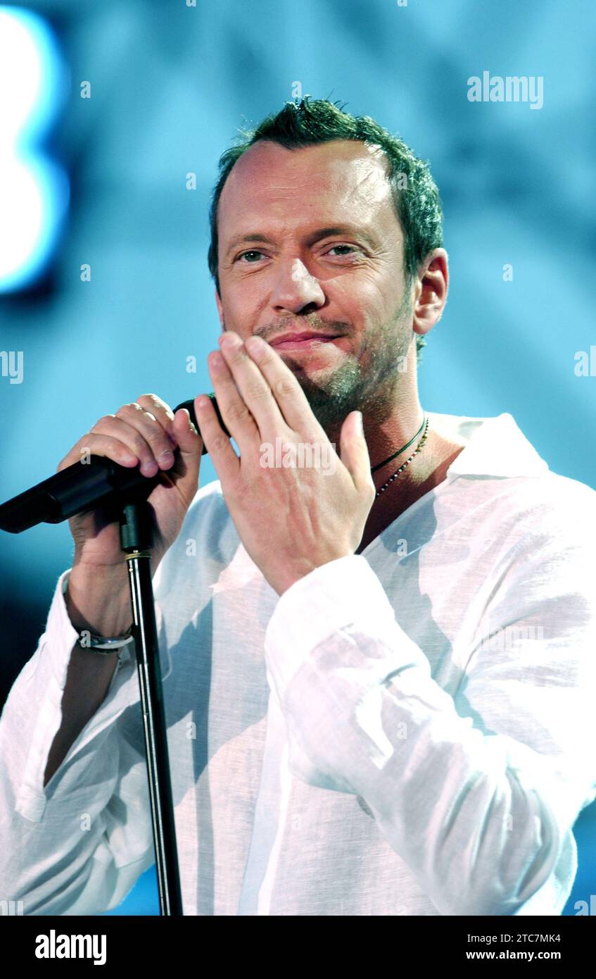 Antonacci singer 2004 hi-res stock photography and images - Alamy