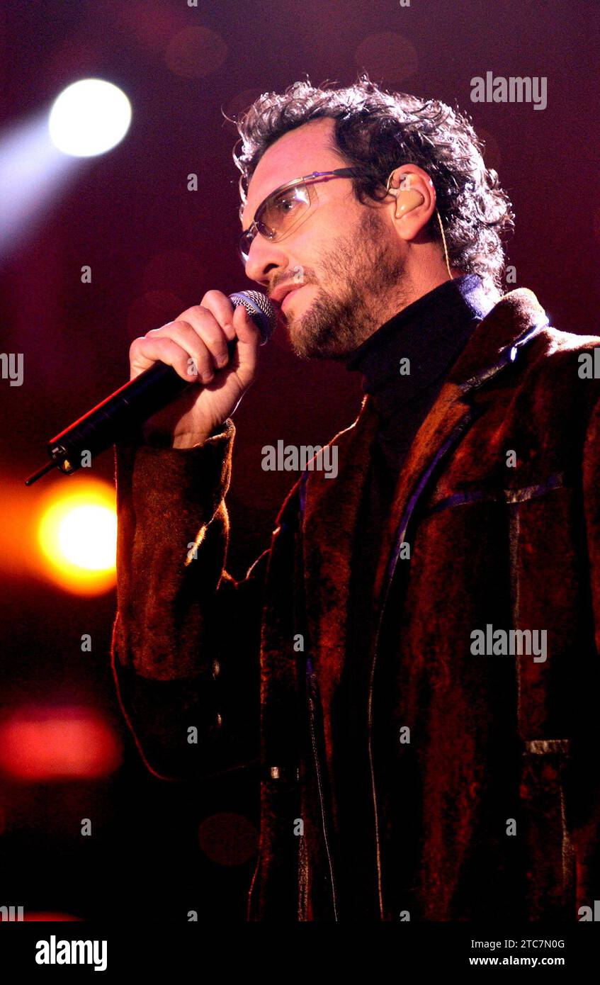 Biagio antonacci photographs 2001 hi-res stock photography and images ...