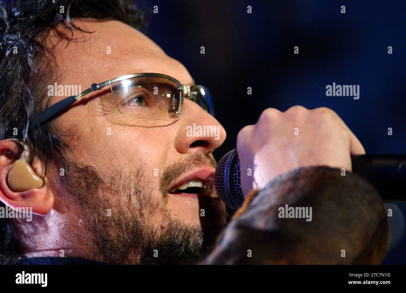 Biagio antonacci photographs 2001 hi-res stock photography and images ...