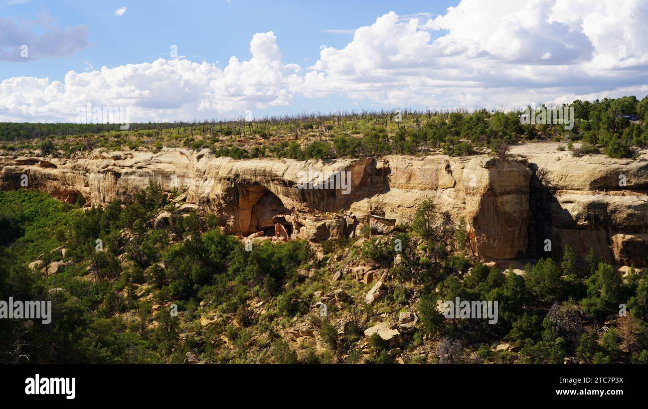 Colorful sandstone mesa hi-res stock photography and images - Alamy