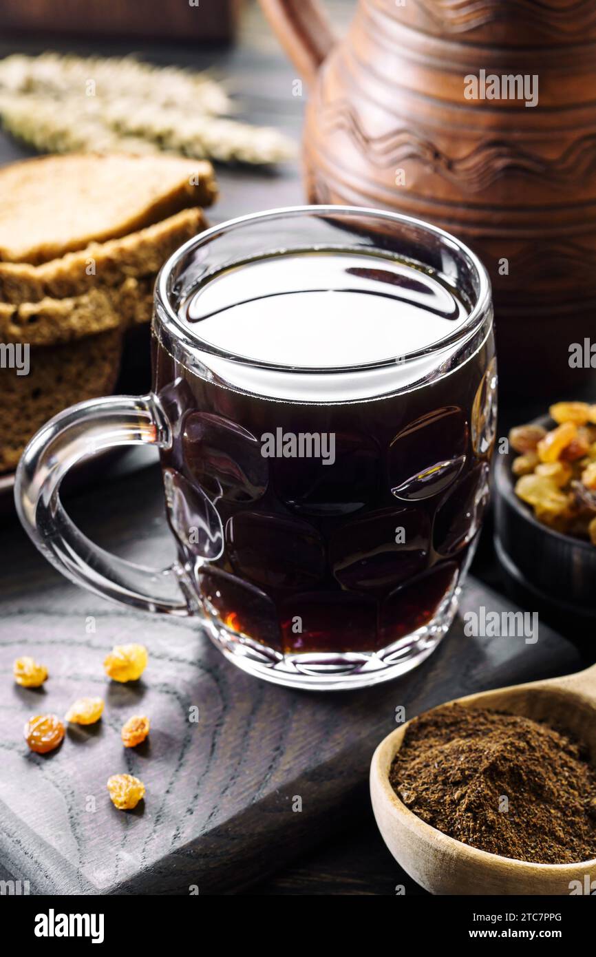 Bread dark kvass in mug. Fermented russian traditional beverage Stock ...