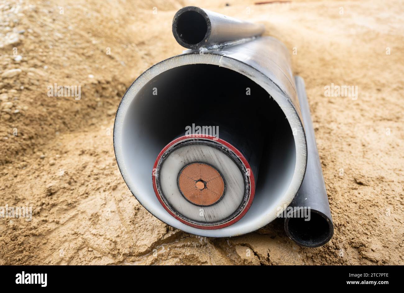 Niederaichbach, Germany. 11th Dec, 2023. A cable can be seen during the ...