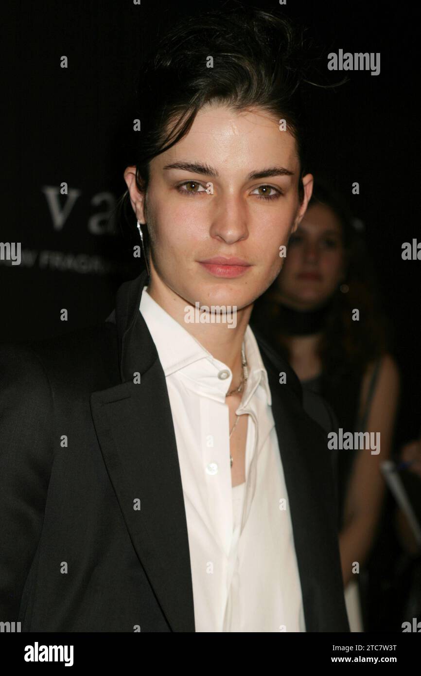 Amanda Moore Arriving At The Party To Launch John Varvatos The New Fragrance For Men At The