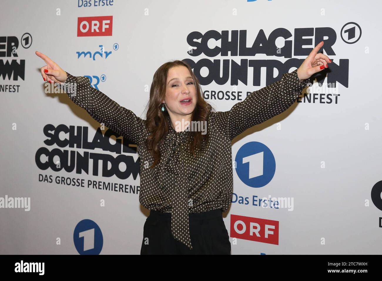 Ethno-Pop Saengerin Oonagh buergerl., Senta-Sofia Delliponti, GER kommt ...