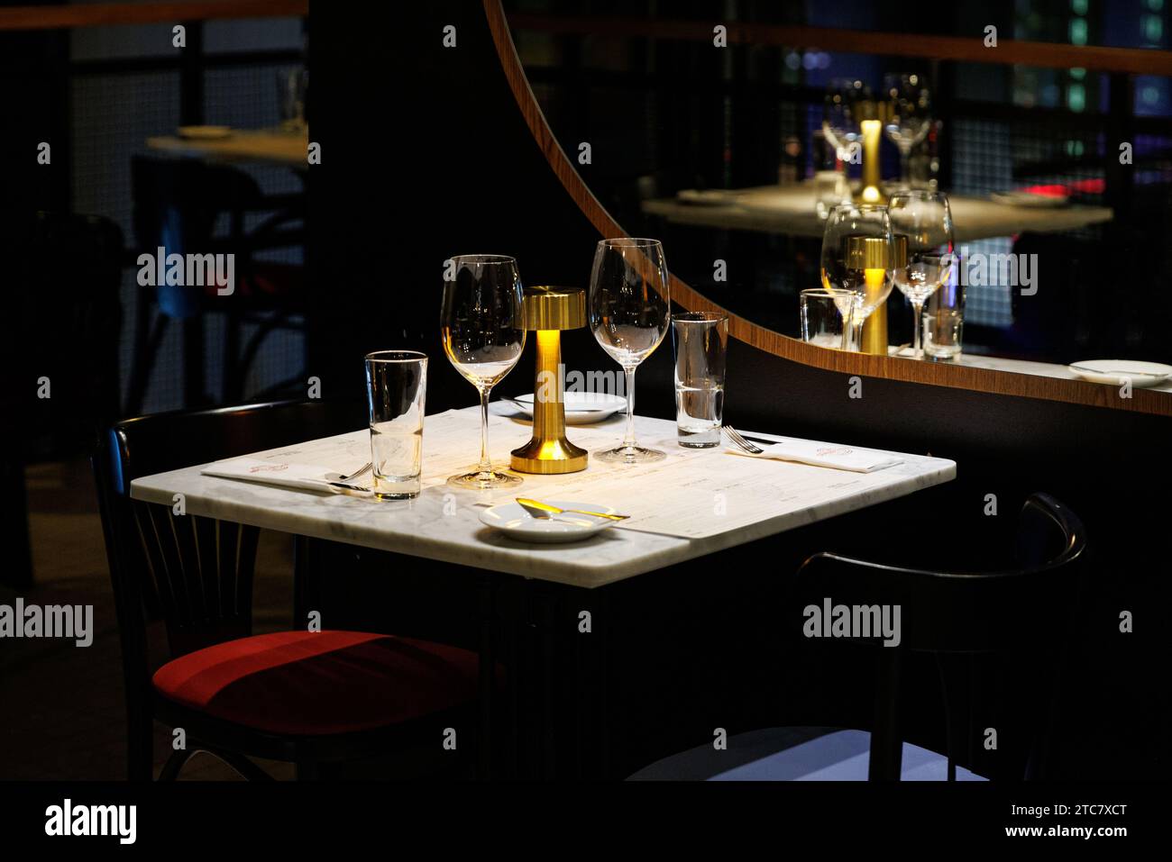 Dimly lit elegant dinner hi-res stock photography and images - Alamy