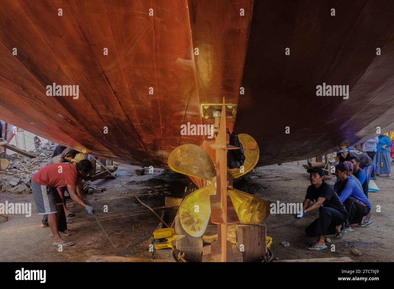 Using pulleys hi-res stock photography and images - Alamy