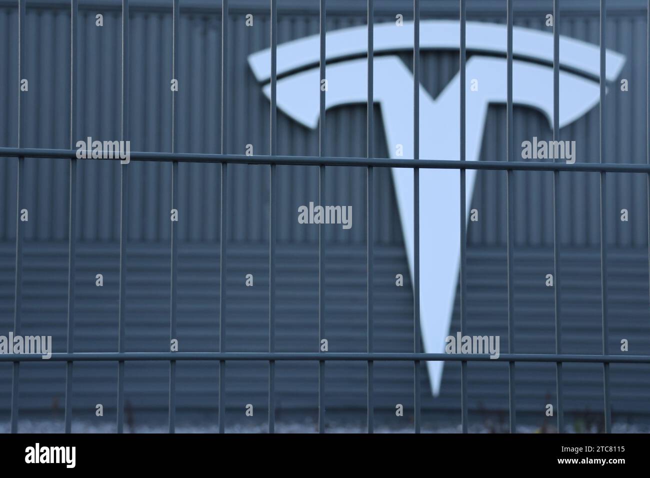 Tesla's logo in white on a grey wall to their Delivery Center outside ...