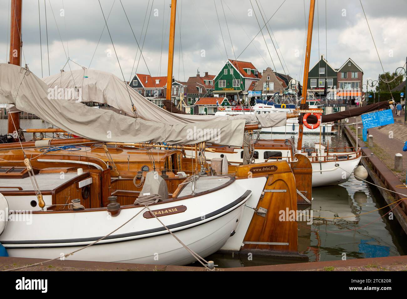 Boats port volendam netherlands hi-res stock photography and images - Alamy