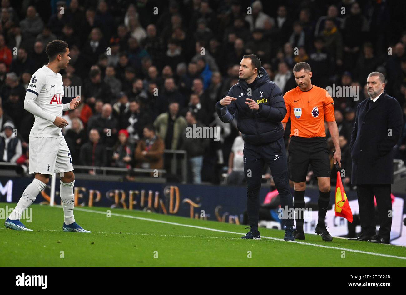 London, UK. 10th Dec, 2023. Chris Davies, the Assistant Coach of ...