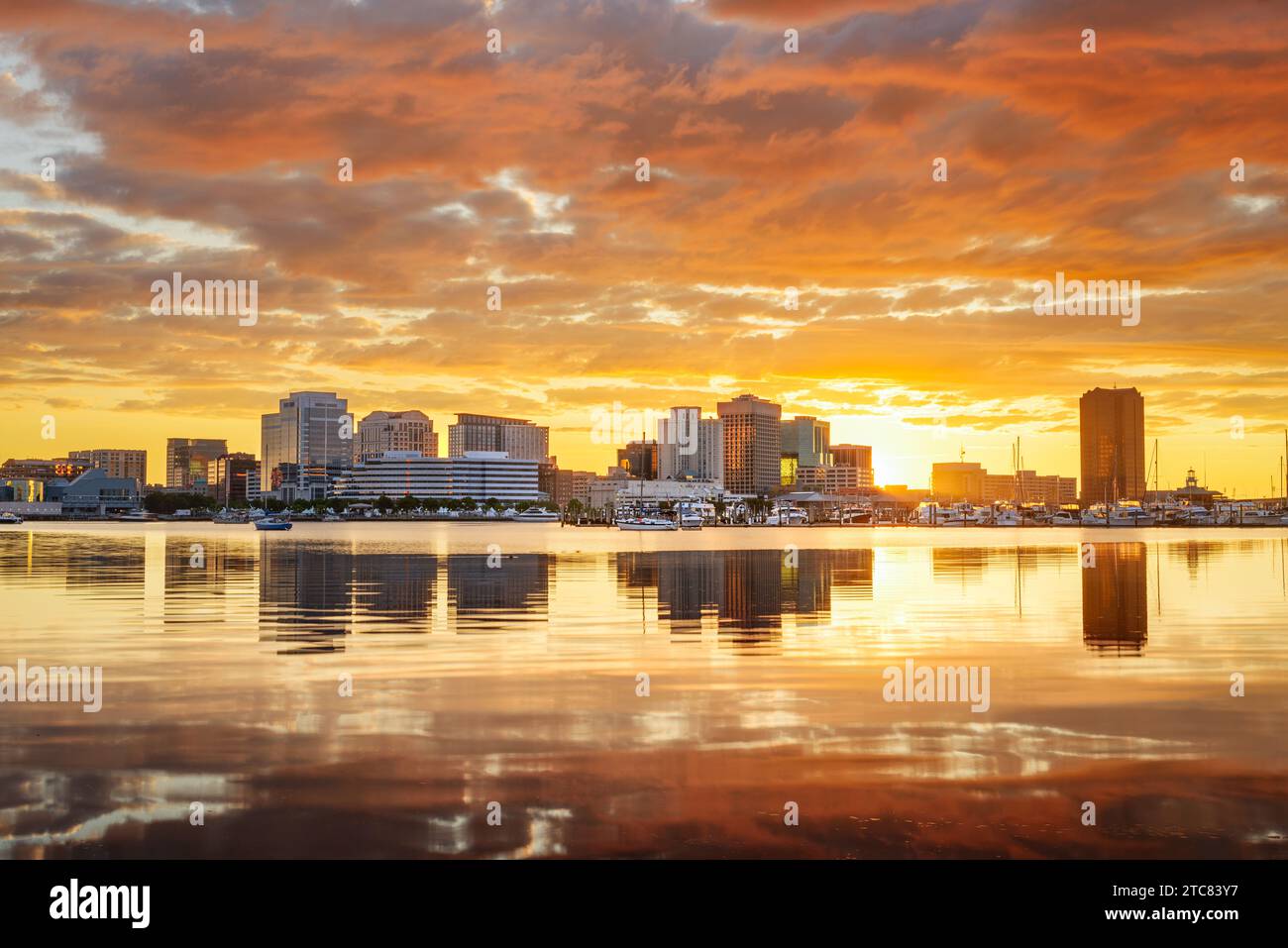 Norfolk virginia skyline hi-res stock photography and images - Alamy