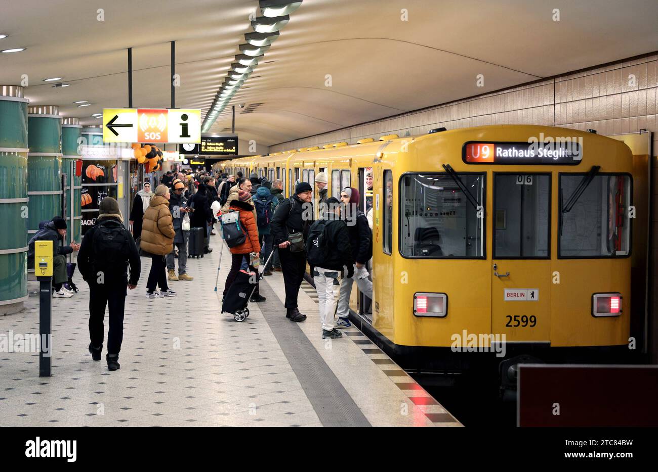 Los u bahn hi-res stock photography and images - Alamy