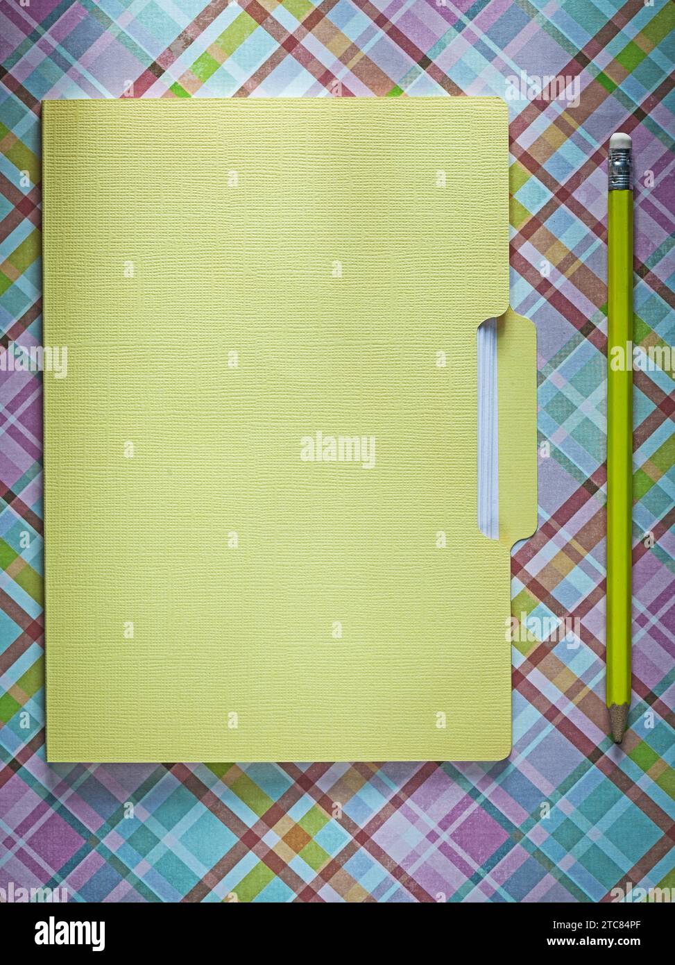 Manila folder full hi-res stock photography and images - Alamy