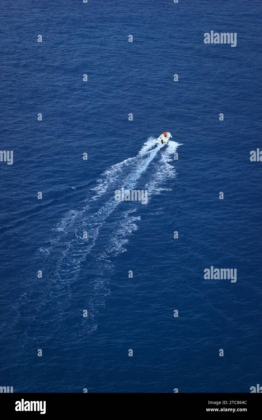 Aerial view single speed boat hi-res stock photography and images - Alamy