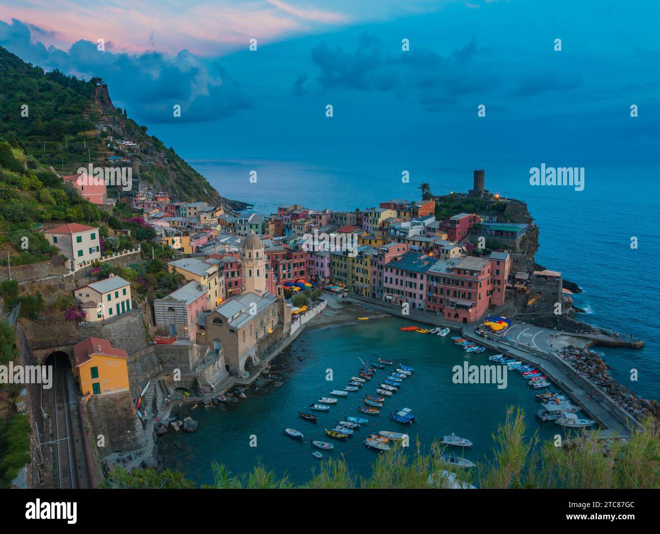 Cinque terre train vernazza hi-res stock photography and images - Alamy