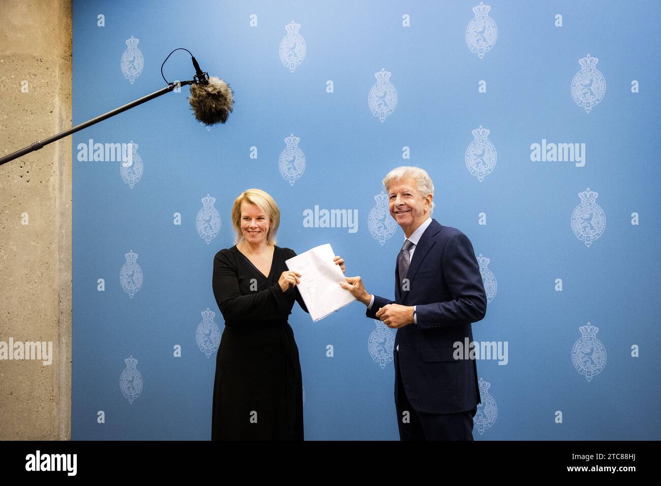 THE HAGUE - Scout Ronald Plasterk presents his final report to ...