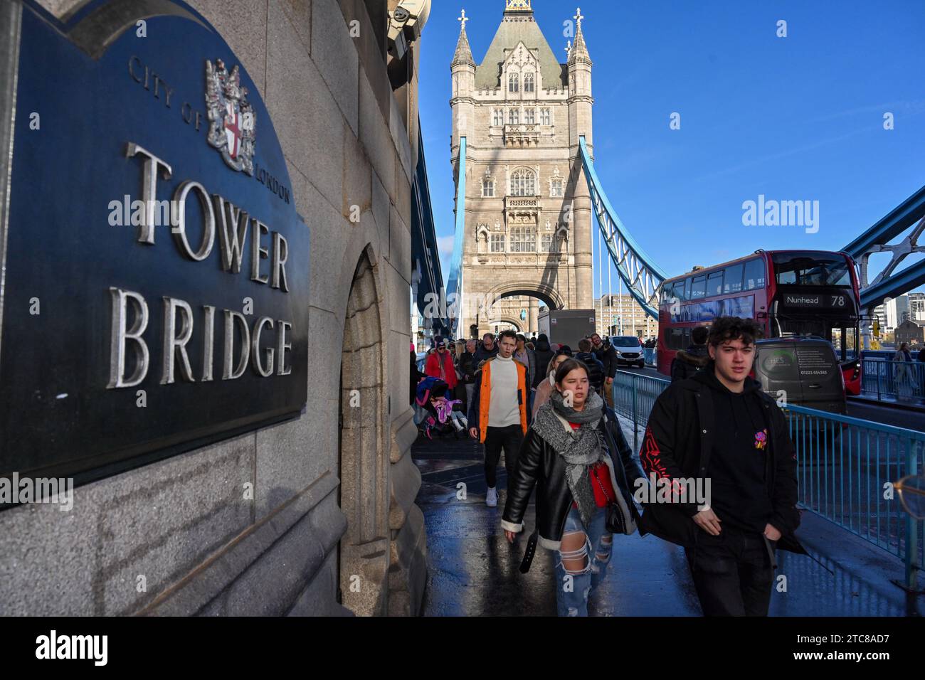London tower bridge views hi-res stock photography and images - Alamy