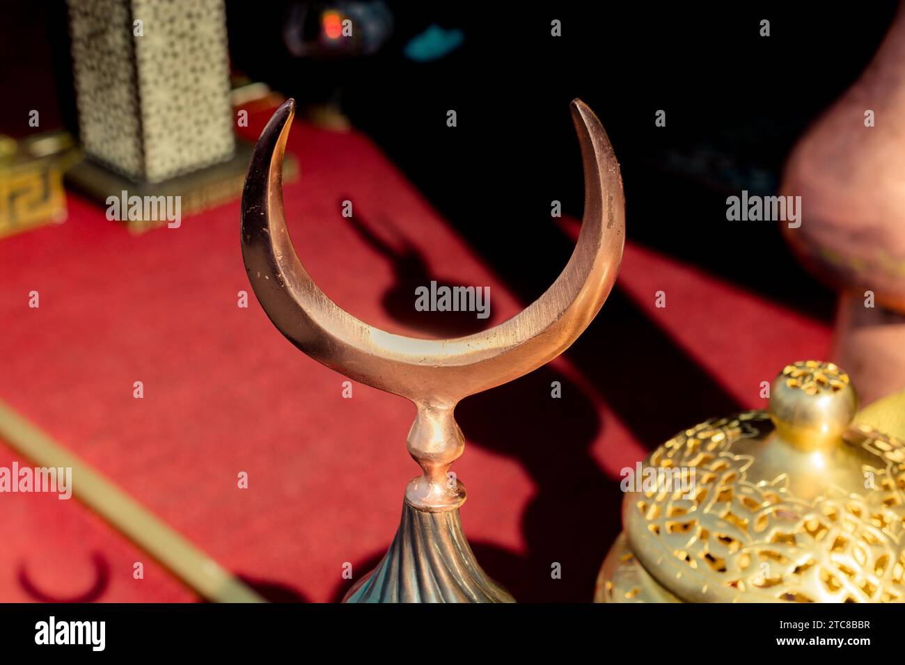 Metal islamic crescent moon icon Stock Photo - Alamy
