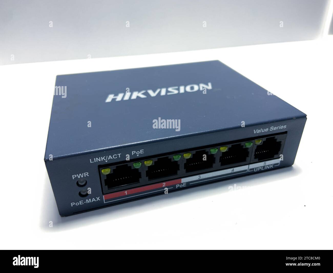 POE SWITCH HIKVISION DS-3E0105P-E/M, swirtch HUB CCTV Stock Photo - Alamy