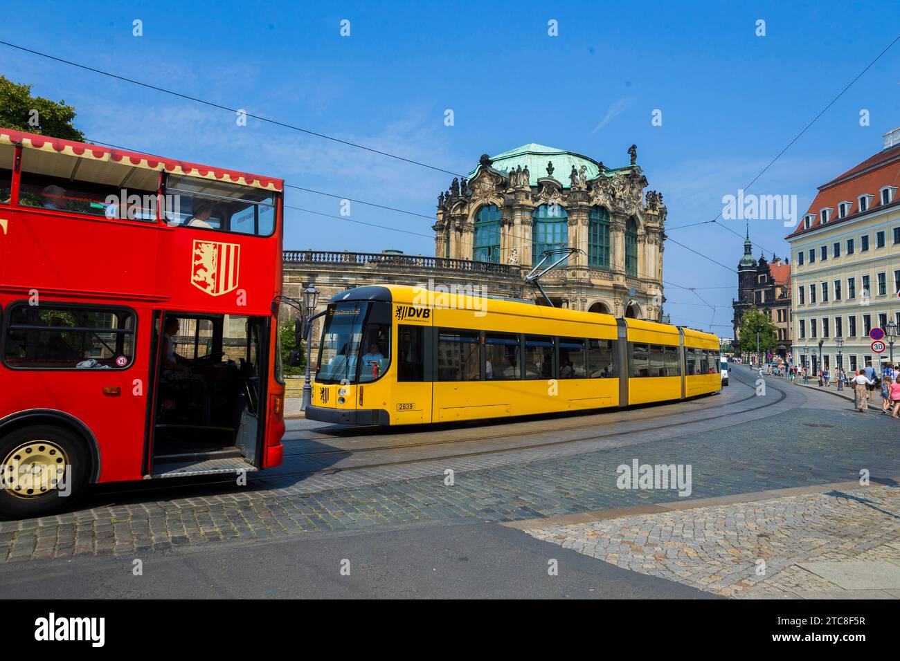 Red sightseeing bus hi-res stock photography and images - Alamy