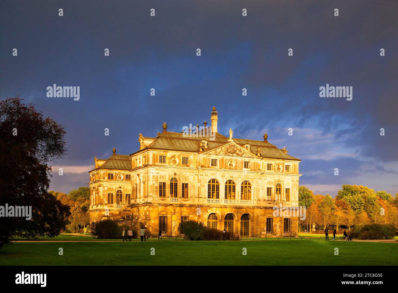 Garden of great view hi-res stock photography and images - Alamy